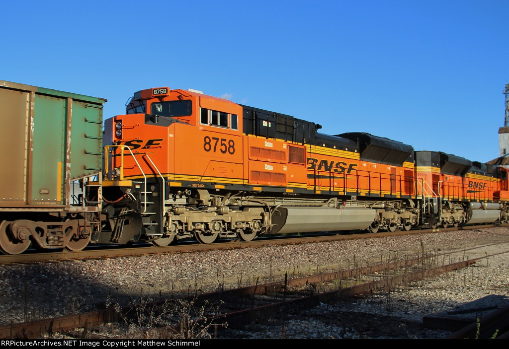BNSF 8758